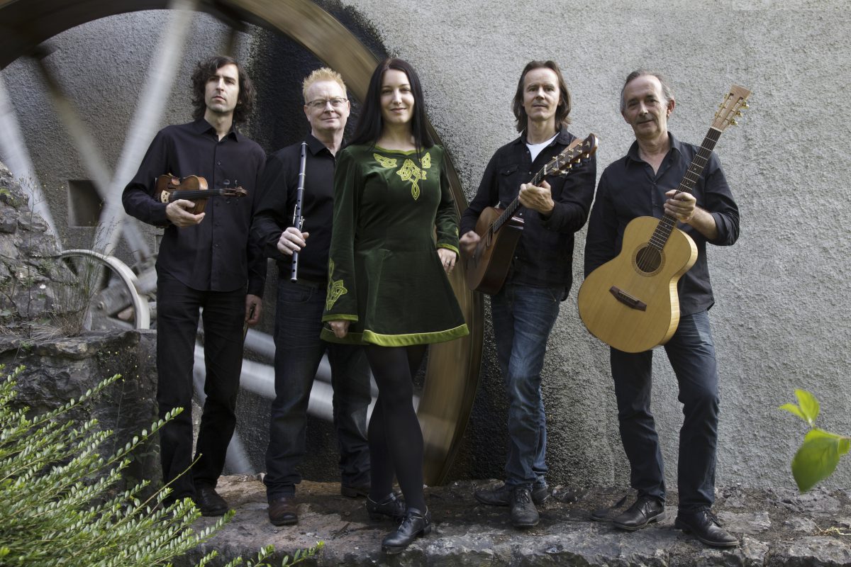2015_Ceol_CD_Cover_01 - Éirinn Irish Dance